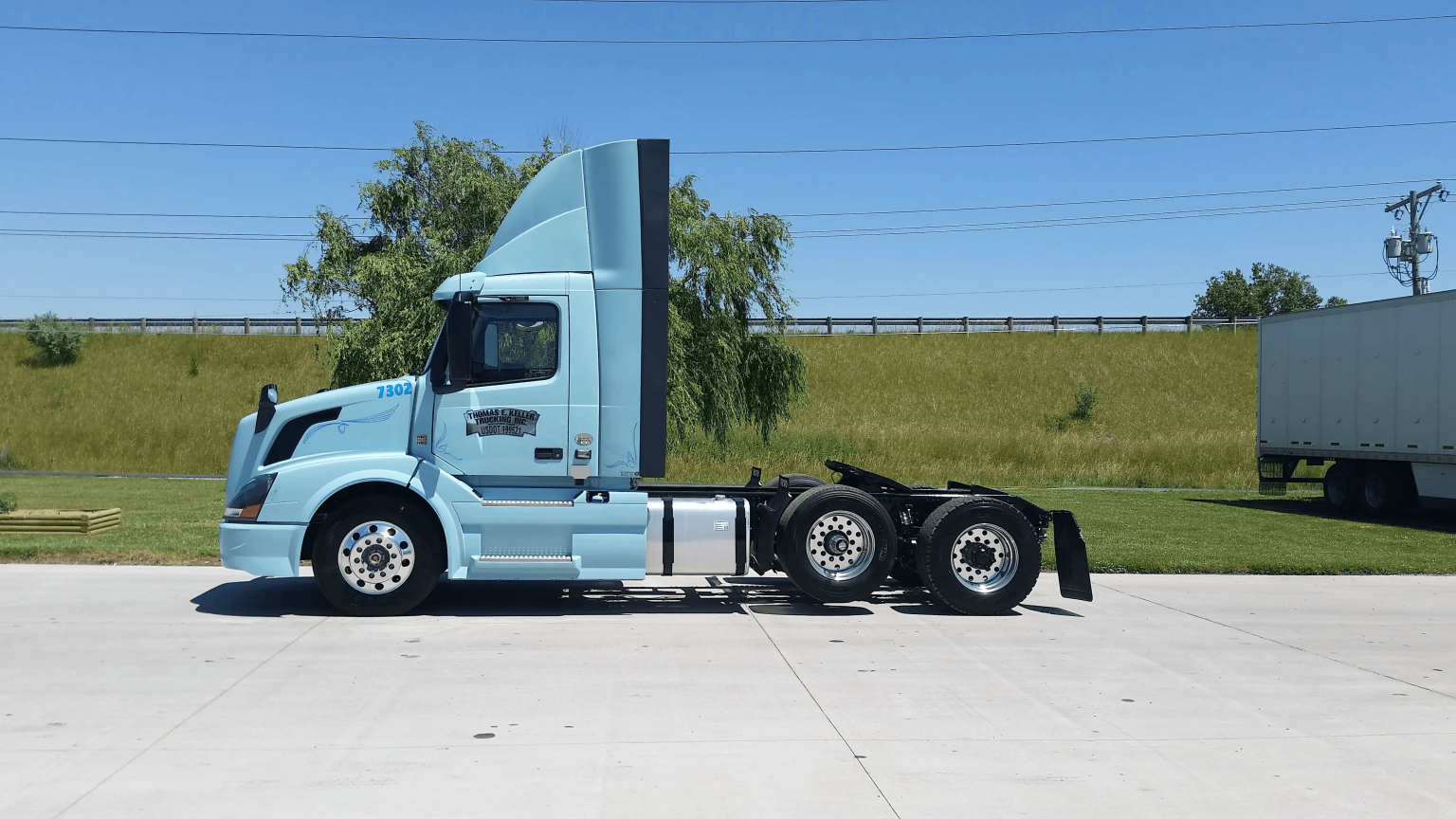 Keller Purchases 10 Volvo Day Cab Trucks